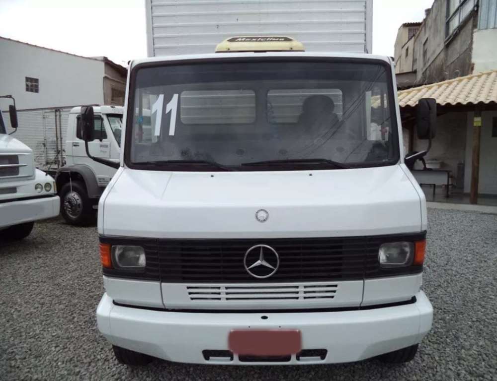 Mercedes Benz Mb-710 2011 Bau - Ano: 2011 - R$59900 - Agroads