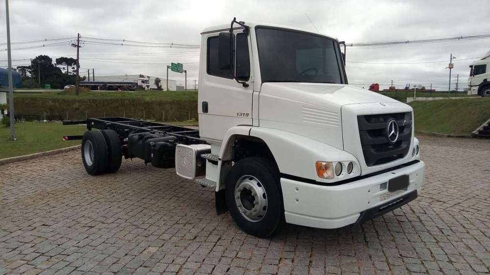 Mb Atron 1319, 4x2, Chassi, 2015 - Ano: 2015 - R$93500 - Agroads