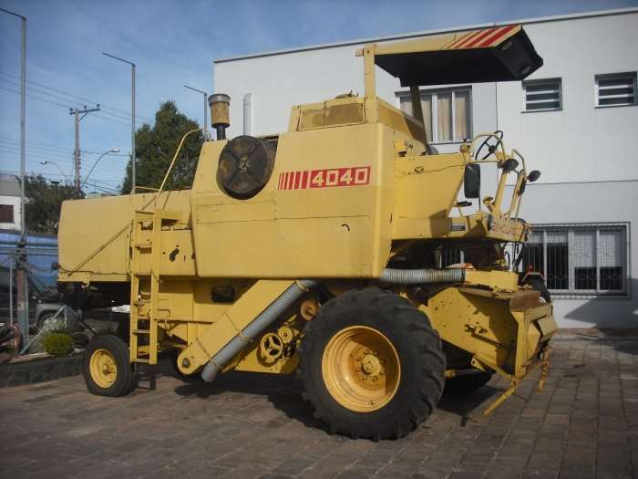 Colheitadeira Nh4040 Ano 1986 - New Holland - Ano: 1986 - Agroads