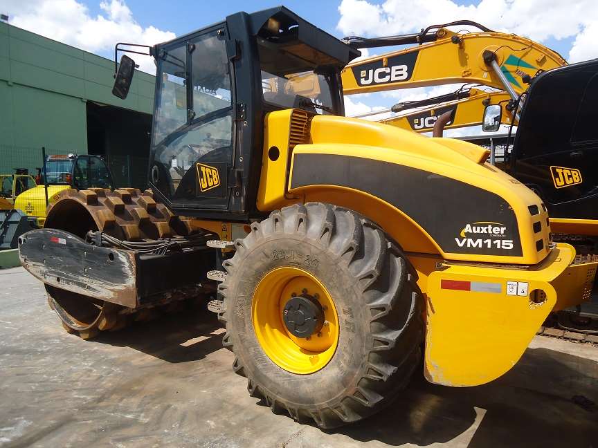 Rolo Compactador, Jcb, Vm115, Ano 2011 - Ano: 2011 - R$18000000 - Agroads