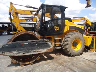 Rolo Compactador, Jcb, Vm115, Ano 2011 - Ano: 2011 - R$18000000 - Agroads