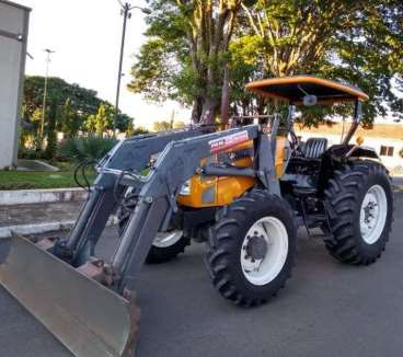 Trator Valtra/valmet A 750 4x4 Ano 2014 - Ano: 2014 - R$69000 - Agroads